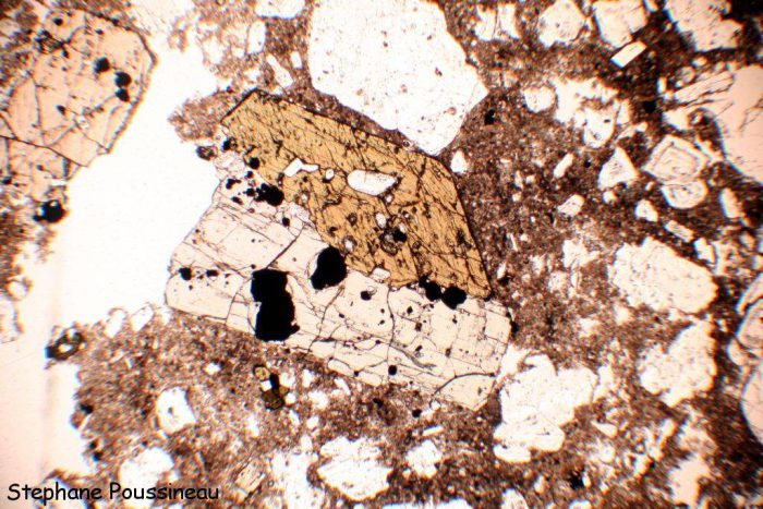 Cummingtonite (seen under a polarising microscope) - Volcanology Mineralogy