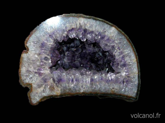 Amethyst in geode (Brazil) - Volcanology Mineralogy